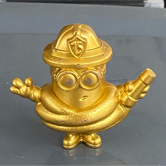 Toys | Gold Minion Firefighter Fireman Mcdonalds Happy Meal Toy 219 ...